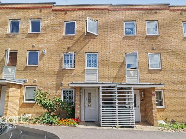 4 bedroom terraced house for sale
