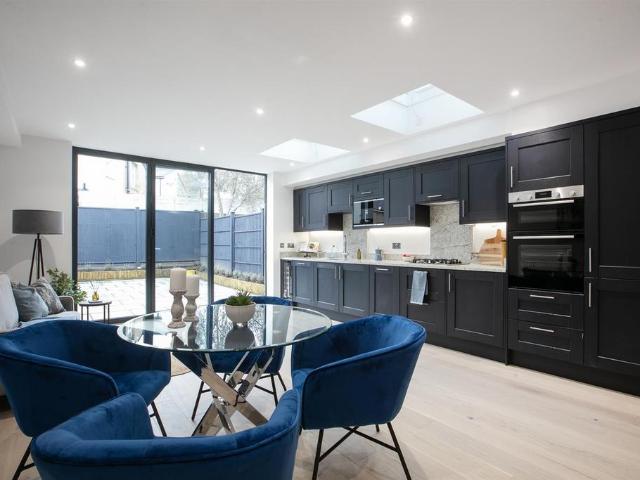 4 bedroom terraced house for sale