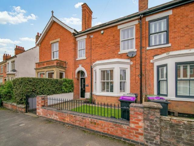 4 bedroom terraced house for sale