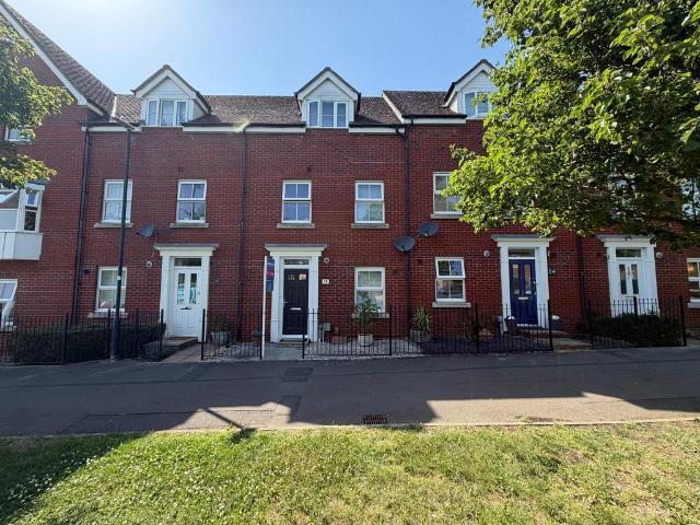 4 bedroom terraced house for sale