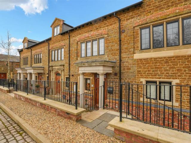 4 bedroom terraced house for sale
