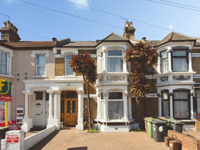 4 bedroom terraced house for sale