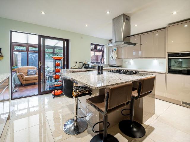 4 bedroom terraced house for sale