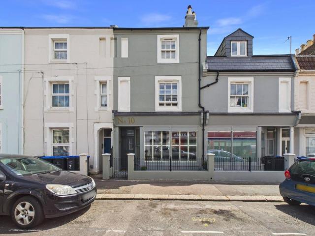 4 bedroom terraced house for sale
