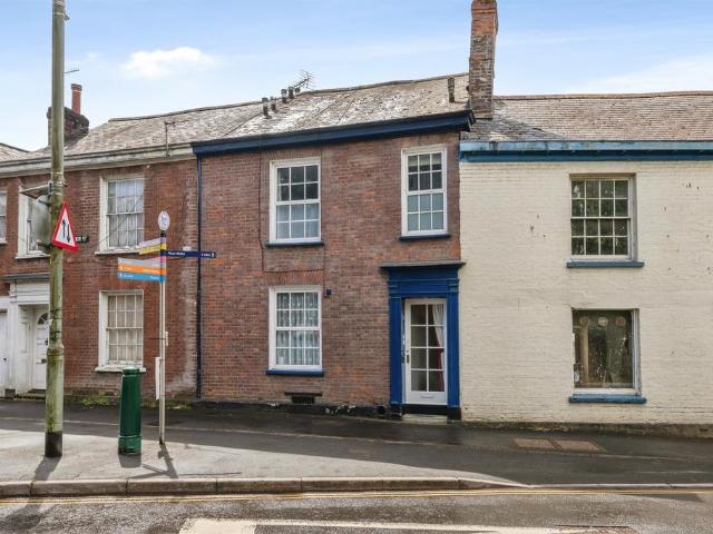 4 bedroom terraced house for sale