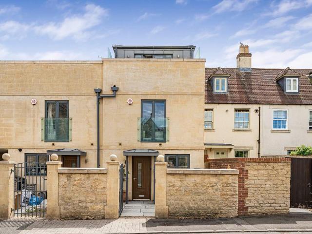 4 bedroom terraced house for sale