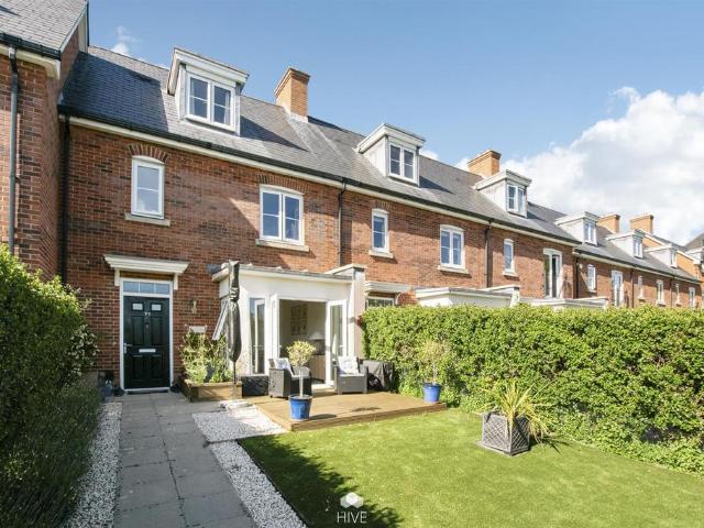 4 bedroom terraced house for sale