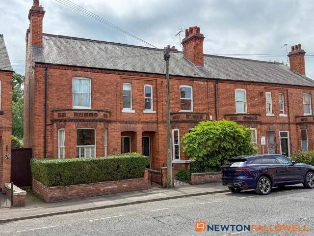 4 bedroom terraced house for sale