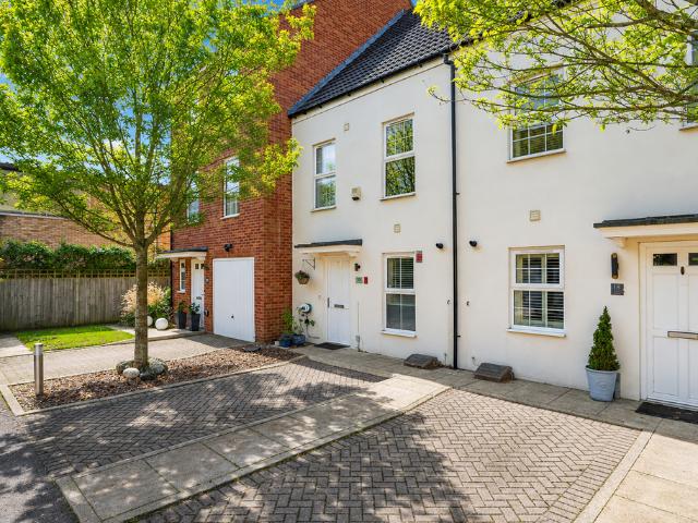 4 bedroom terraced house for sale