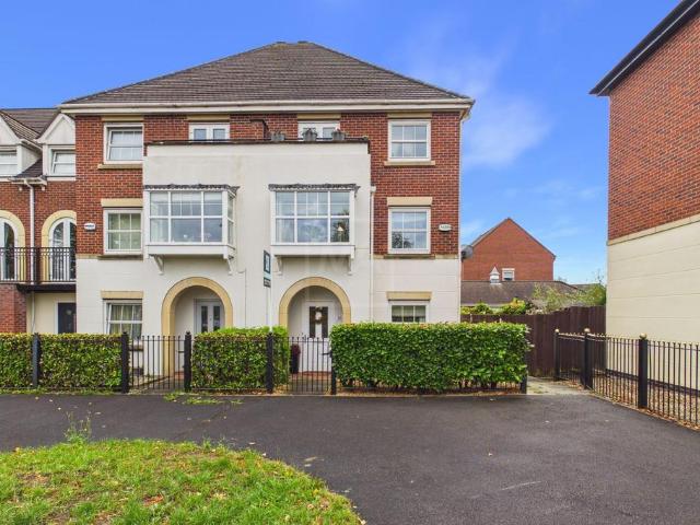 4 bedroom terraced house for sale