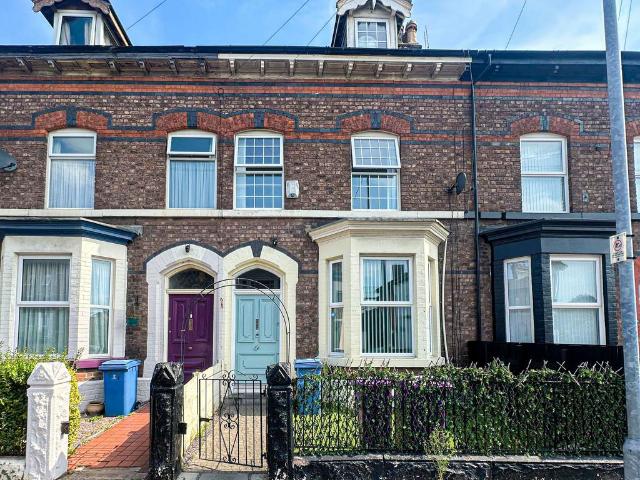 4 bedroom terraced house for sale
