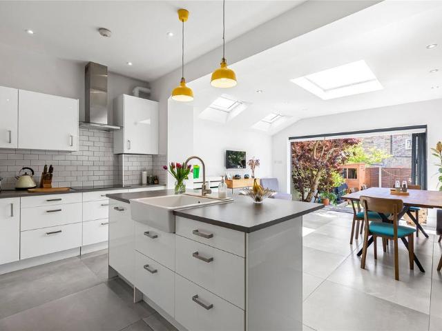 4 bedroom terraced house for sale