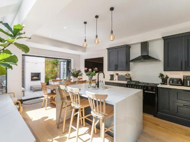 4 bedroom terraced house for sale