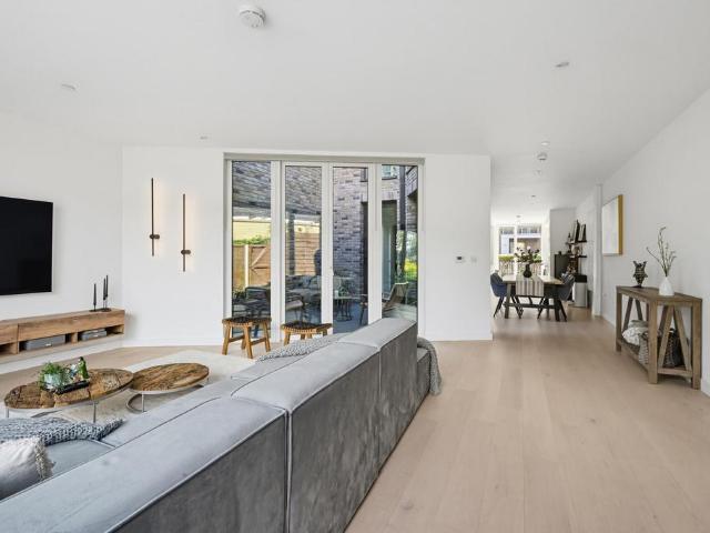 4 bedroom terraced house for sale