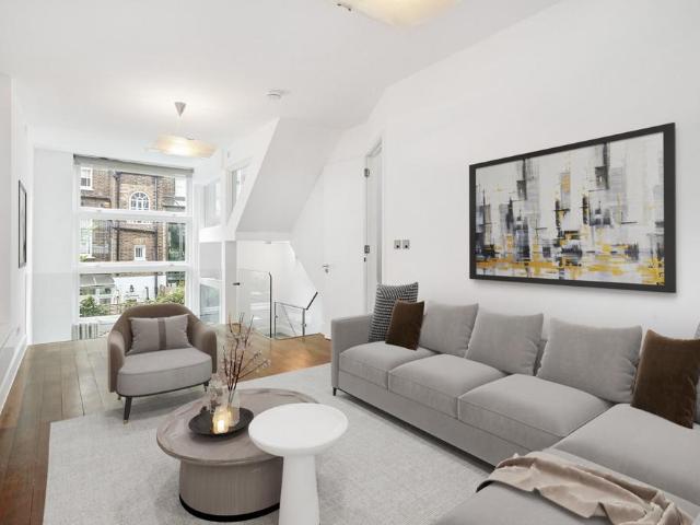 4 bedroom terraced house for sale