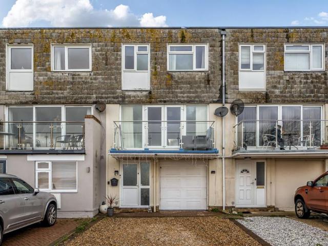 4 bedroom terraced house for sale