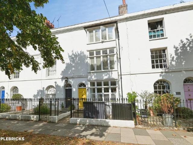 4 bedroom terraced house for sale