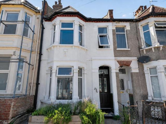 4 bedroom terraced house for sale