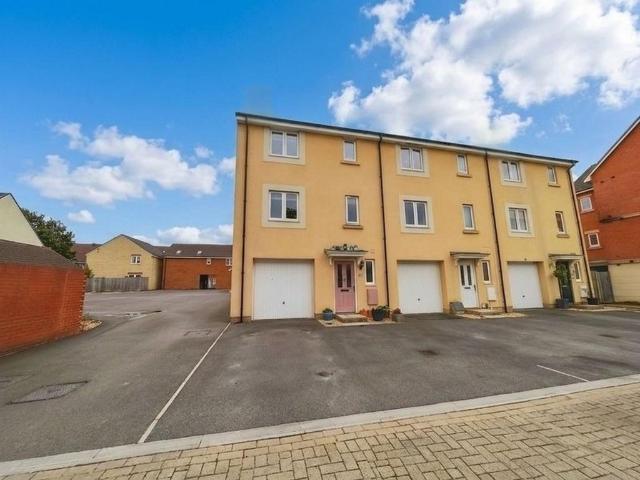 4 bedroom terraced house for sale