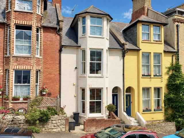 4 bedroom terraced house for sale
