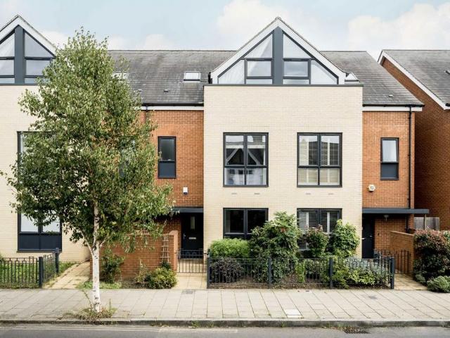 4 bedroom terraced house for sale