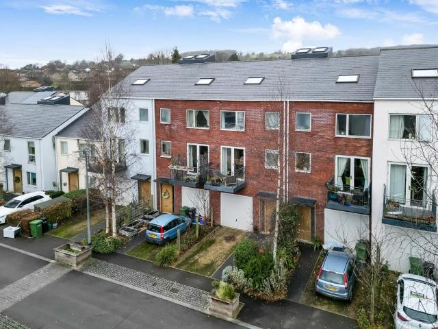 4 bedroom terraced house for sale