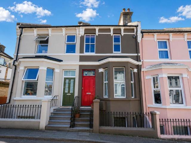 4 bedroom terraced house for sale