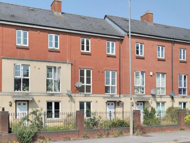 4 bedroom terraced house for sale