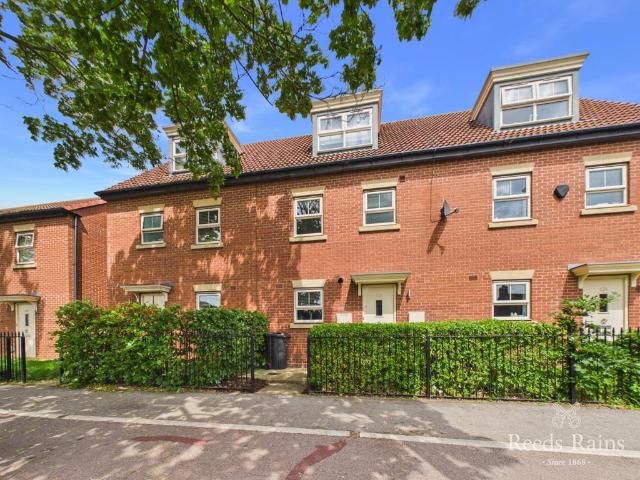 4 bedroom terraced house for sale