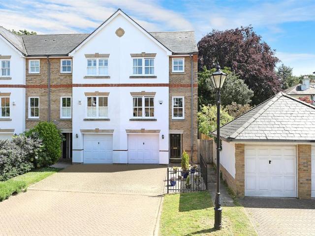 4 bedroom terraced house for sale