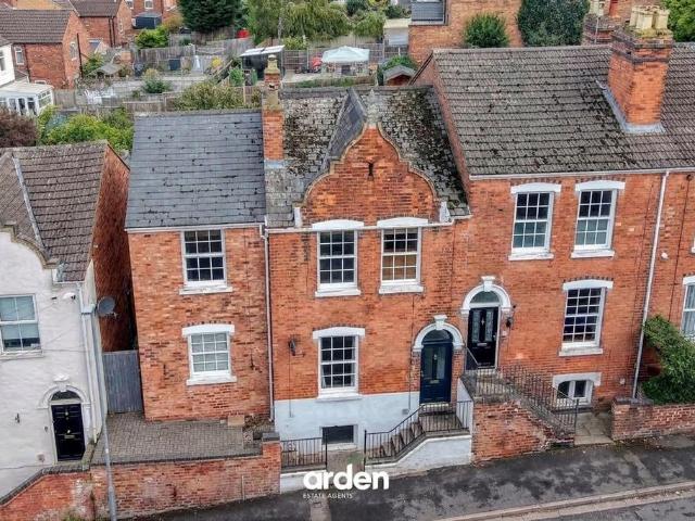4 bedroom terraced house for sale