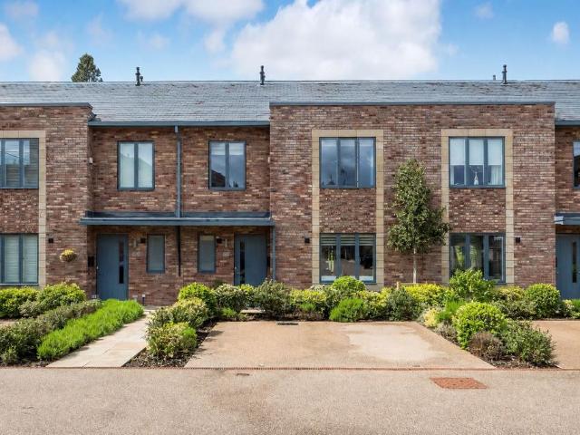 4 bedroom terraced house for sale