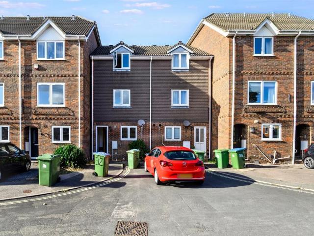4 bedroom terraced house for sale