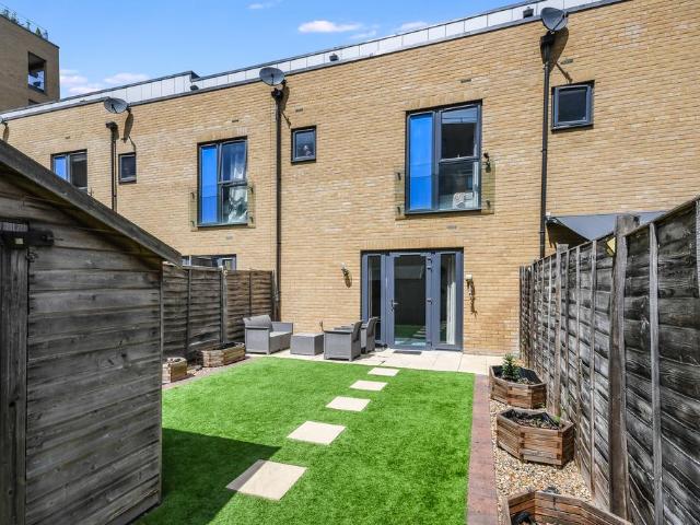 4 bedroom terraced house for sale