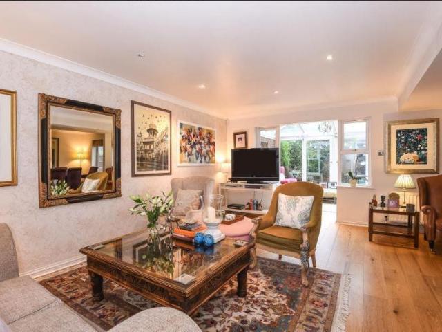 4 bedroom terraced house for sale