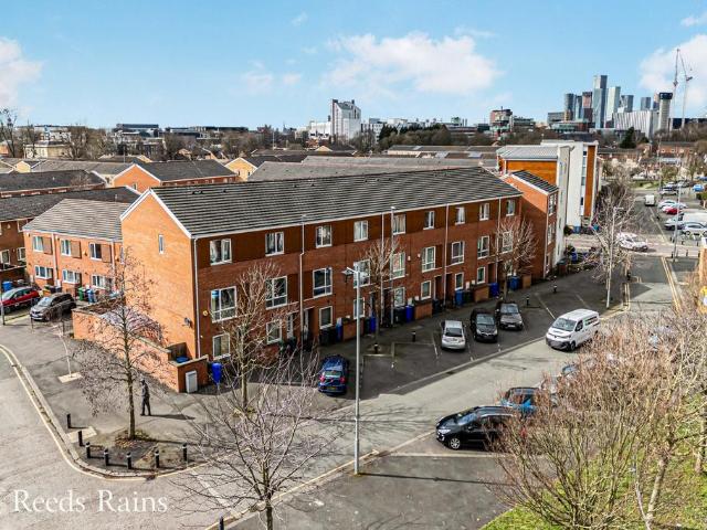 4 bedroom terraced house for sale