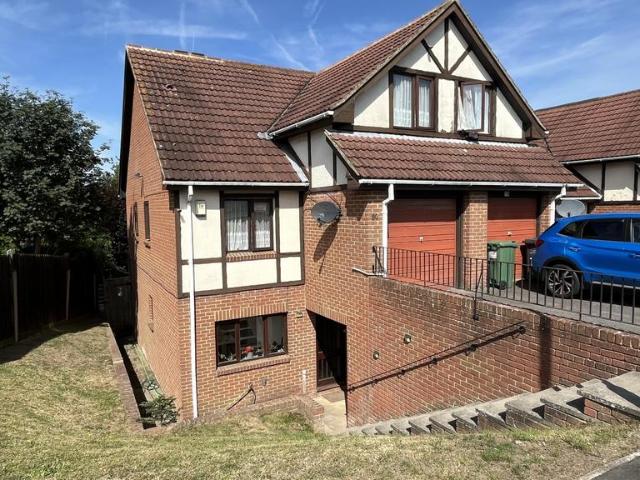 4 bedroom end of terrace house for sale