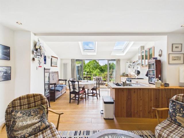 4 bedroom terraced house for sale