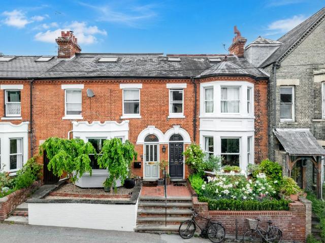 4 bedroom terraced house for sale