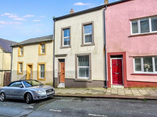 4 bedroom terraced house for sale