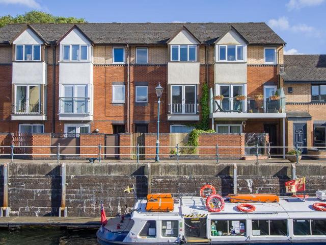 4 bedroom terraced house for sale