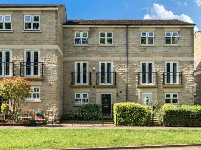 4 bedroom terraced house for sale