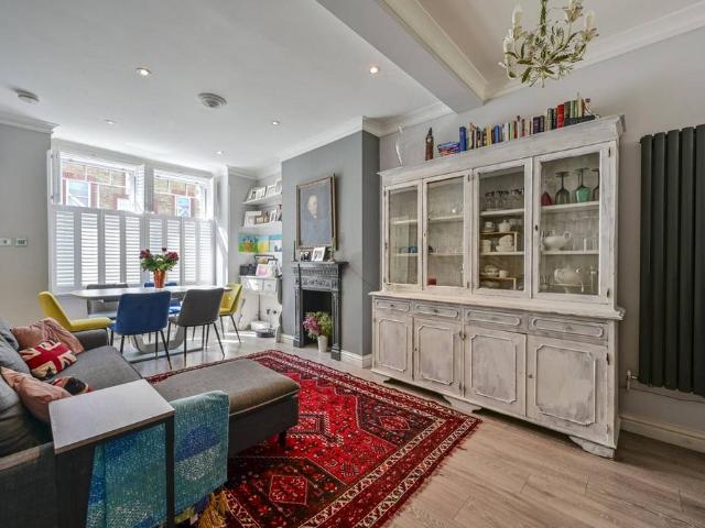4 bedroom terraced house for sale