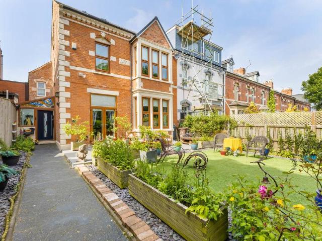 4 bedroom terraced house for sale