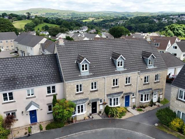 4 bedroom terraced house for sale