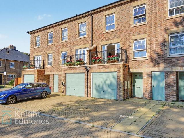 4 bedroom terraced house for sale