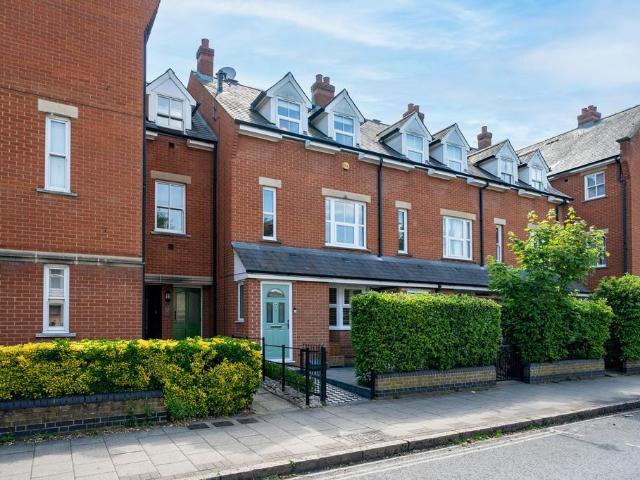 4 bedroom terraced house for sale
