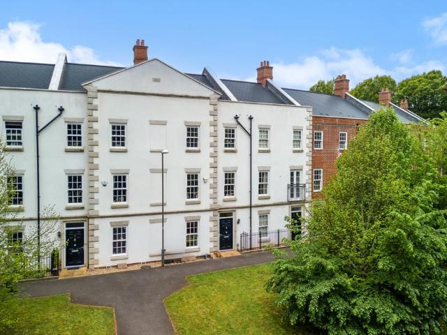 4 bedroom terraced house for sale