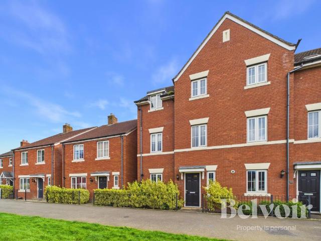 4 bedroom terraced house for sale