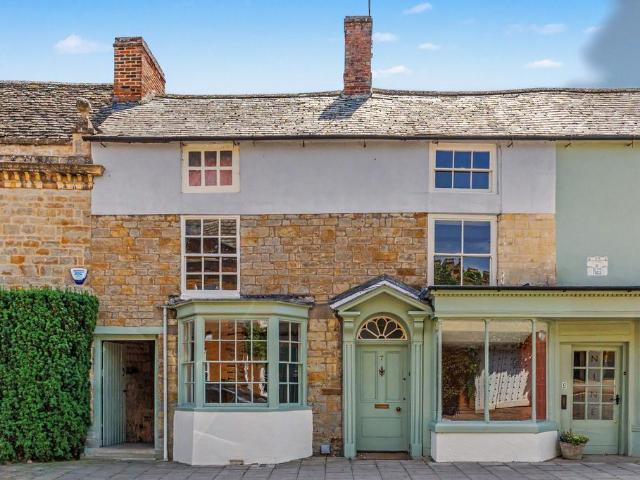 4 bedroom terraced house for sale